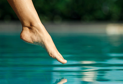 Pool Toe Blisters Bleeding, Symptoms, Causes, Treatment
